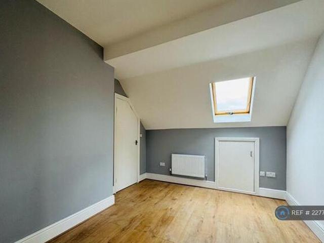 Cranbrook Road, Ilford, 1 Bedroom Flat