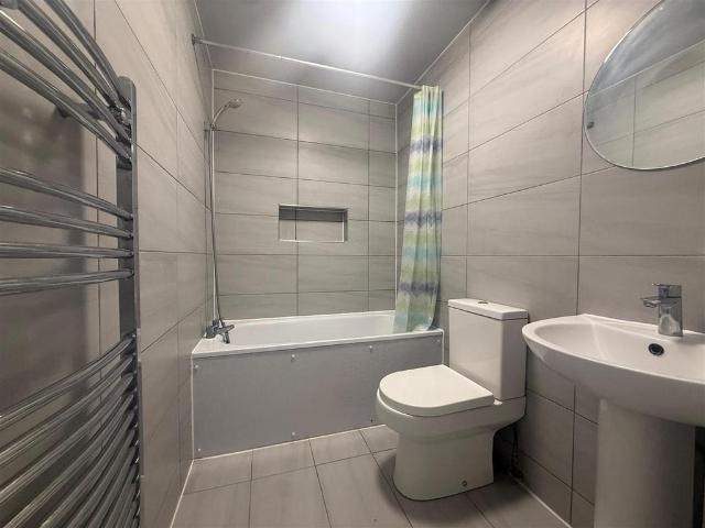 Cranbrook Road, Ilford 2 bed apartment to rent £1,750 pcm £404 pw