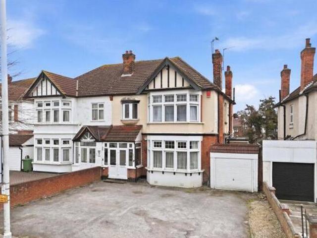 Cranbrook Road, Ilford, 2 Bedroom Apartment