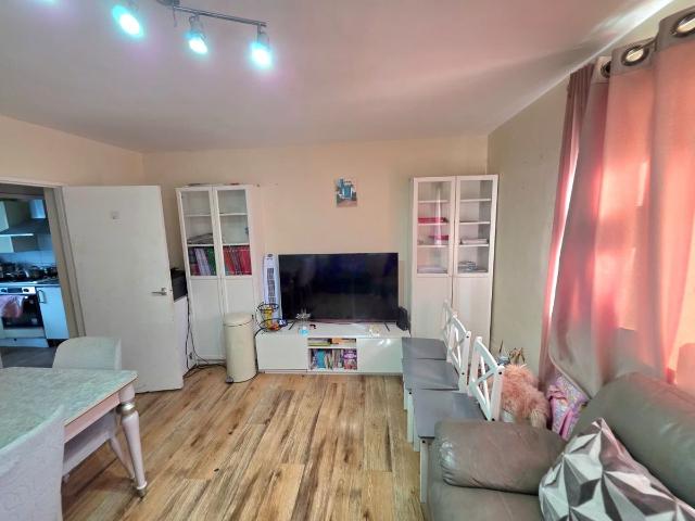 Cranbrook Road, Ilford IG6, 2 bed flat to rent, £1,800 pcm | PrimeLocation