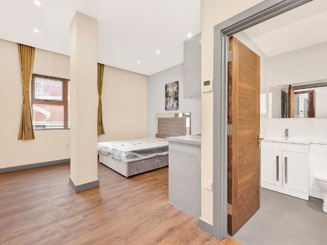 Cranbrook Road, Ilford IG1, Studio to rent, £1,300 pcm | PrimeLocation