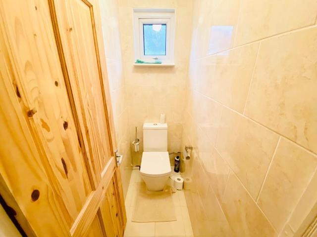 Cranbrook Road, Ilford IG1 2 bed flat to rent £1,850 pcm £427 pw