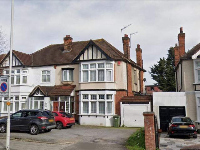 Cranbrook Road, Ilford IG1, 2 bed flat to rent, £1,850 pcm | PrimeLocation