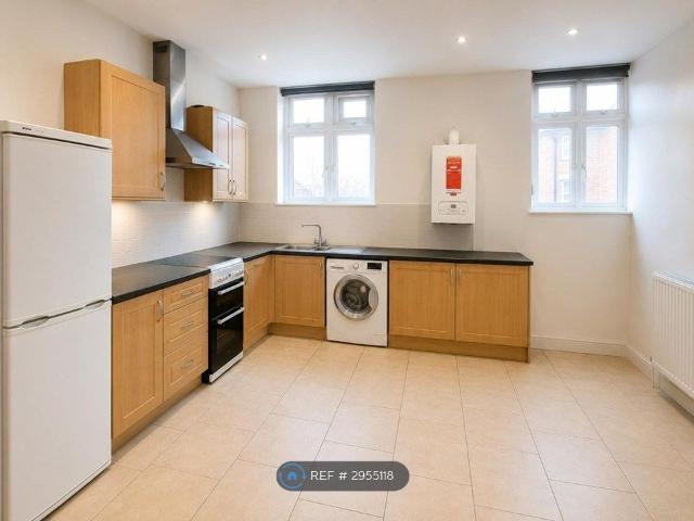 Cranbrook Road, Ilford IG1, 2 bed flat to rent, £1,800 pcm | PrimeLocation
