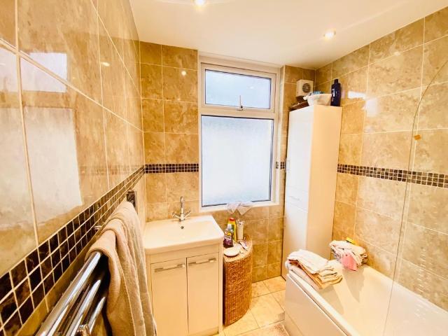 Cranbrook Road, Ilford IG1, 2 bed flat to rent, £1,850 pcm | PrimeLocation
