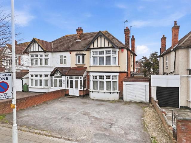 Cranbrook Road, Ilford IG1, 2 bed flat to rent, £1,850 pcm | PrimeLocation