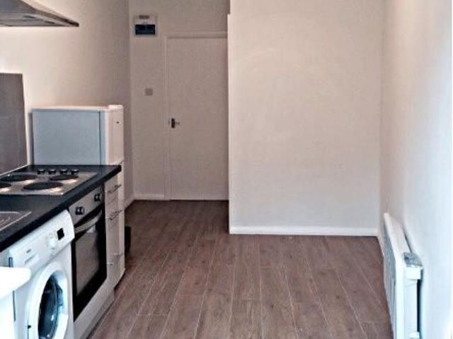 Cranbrook Road Ilford IG2, Studio to rent, £1,250 pcm | PrimeLocation