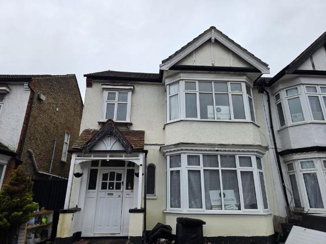 Cranbrook Road, Ilford IG2 4 bed semi detached house to rent £2,800 pcm £646 pw