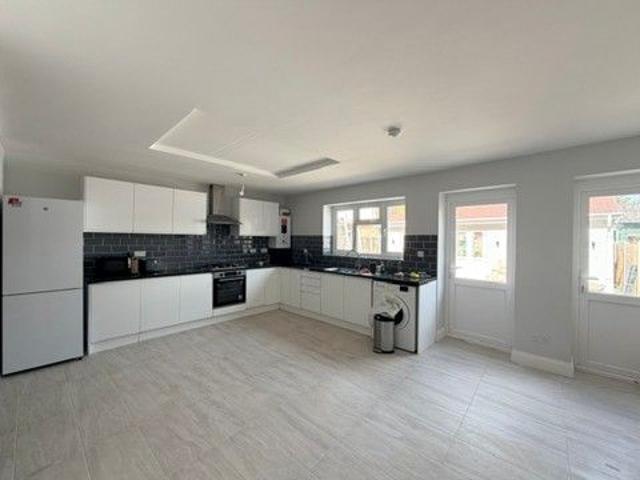 Cranbrook Road, Ilford IG2, 6 bed detached house to rent, £4,000 pcm | PrimeLocation