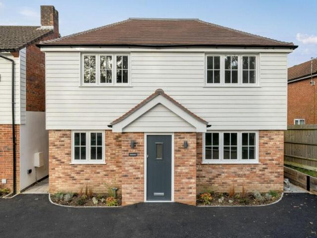 Cranbrook, TN18 4 bed house to rent £2,800 pcm £646 pw