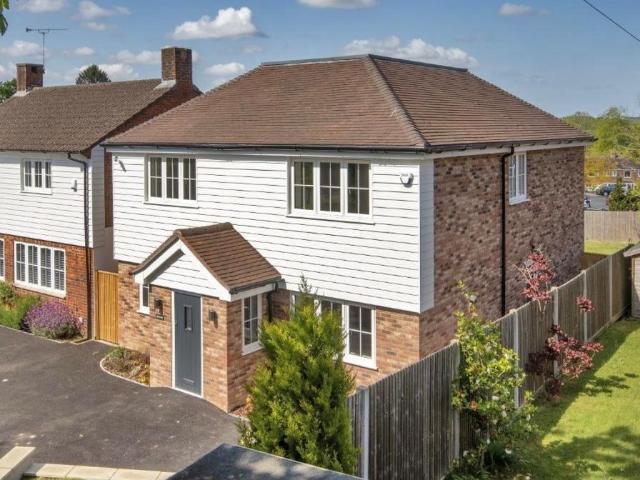 Cranbrook, TN18 4 bed house to rent £2,800 pcm £646 pw