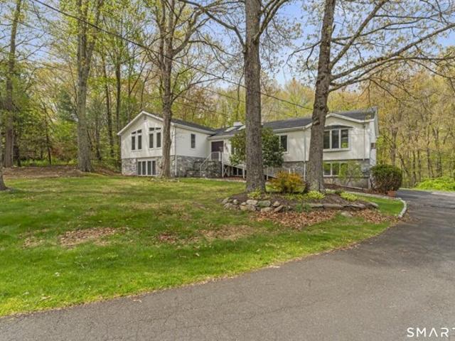 Cranbury Dr, Trumbull, Home For Sale