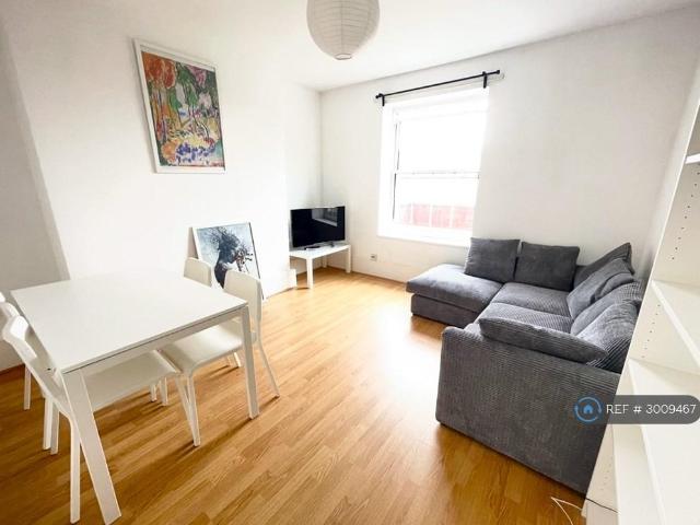Crandale House, London, E5 3 bed flat to rent £2,900 pcm £669 pw