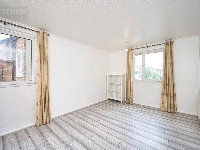 Crane House, Roman Road, London E3, 4 bed maisonette to rent, £3,500 pcm | PrimeLocation