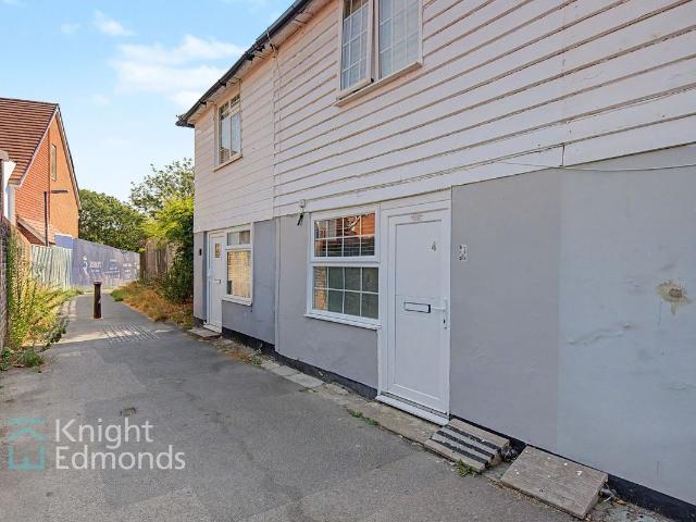 Crane Lane, Cranbrook TN17, 2 bed cottage to rent, £1,200 pcm | PrimeLocation