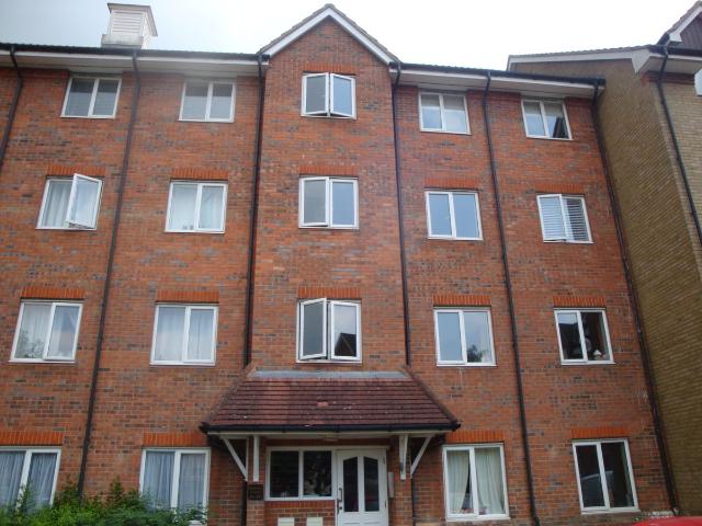 Crane Mead, Ware SG12, 2 bed flat to rent, £1,250 pcm | PrimeLocation