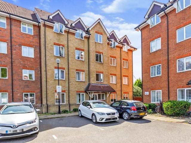 Crane Mead, Ware SG12, 2 bed flat to rent, £1,350 pcm | PrimeLocation