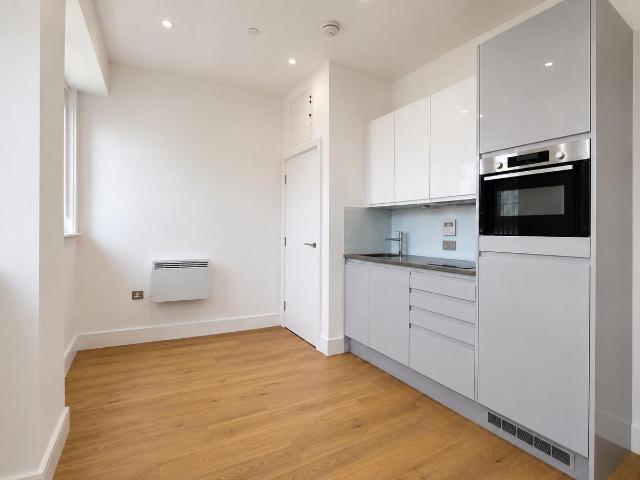 Craneshaw House, Douglas Road, Hounslow TW3, Studio to rent, £1,200 pcm | PrimeLocation