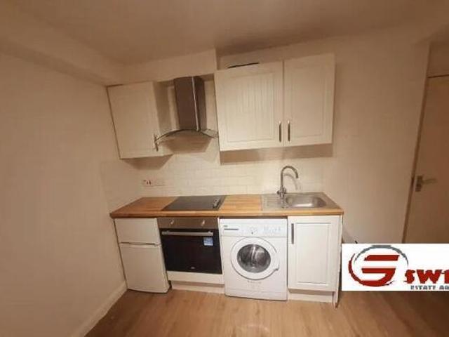 Cranfield Close, London, Studio Flat For