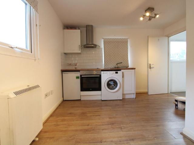 Cranfield Close, London SE27, Studio to rent, £1,100 pcm | PrimeLocation