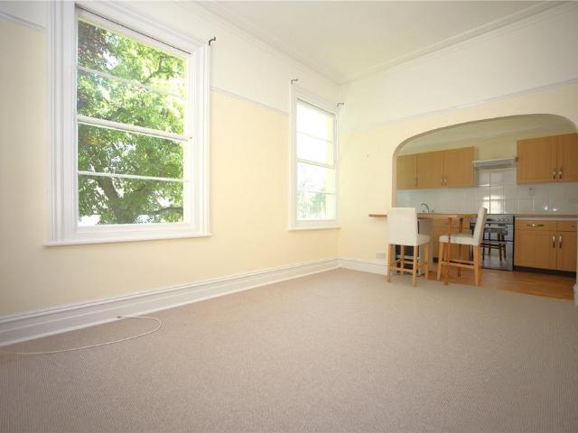 Cranham Road, Cheltenham. 2 bed apartment to rent £1,195 pcm £276 pw