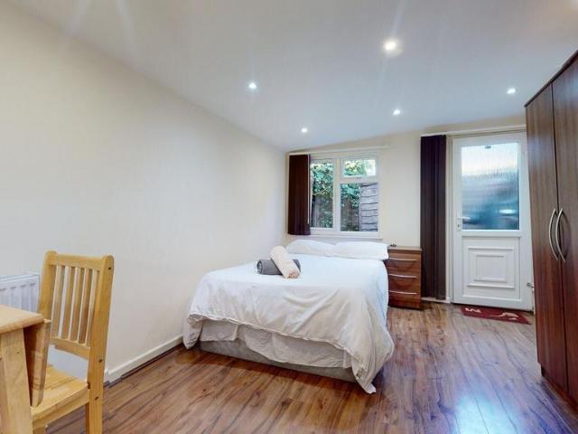 Cranhurst Road, London NW2 Studio to rent £1,238 pcm £286 pw
