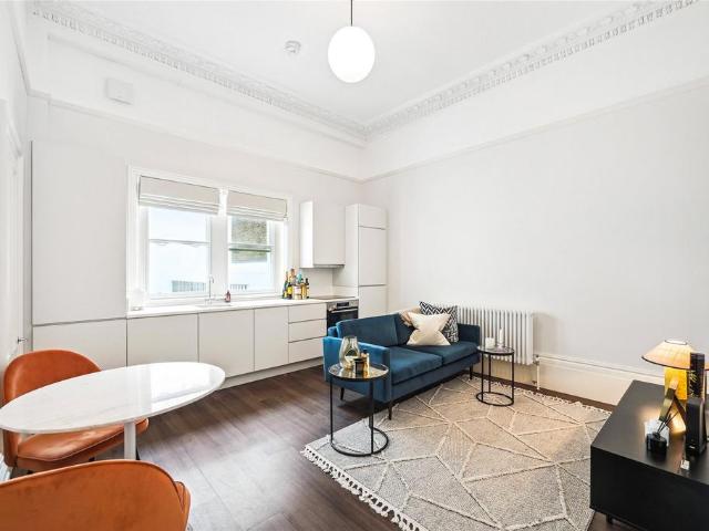 Cranley Gardens, Chelsea, London, SW7 Studio to rent £2,578 pcm £595 pw