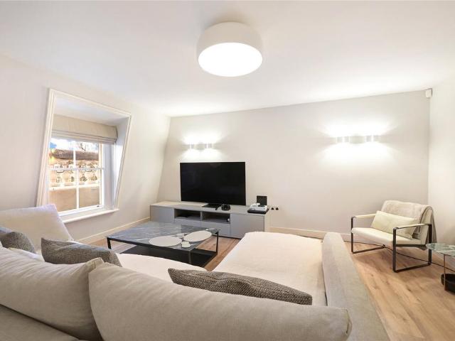 Cranley Gardens, Chelsea, London, SW7 3 bed apartment to rent £6,045 pcm £1,395 pw