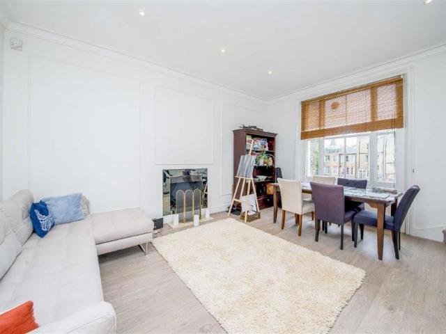 Cranley Gardens, London SW7 2 bed flat to rent £3,497 pcm £807 pw