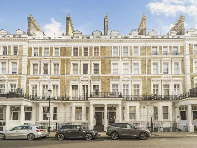 Cranley Gardens, South Kensington. Studio to rent £1,850 pcm £427 pw