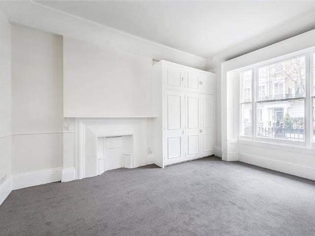Cranley Place, South Kensington. Studio to rent £1,516 pcm £350 pw