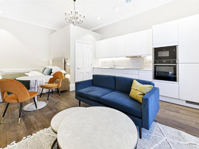 Cranley Place, South Kensington. Studio to rent £2,816 pcm £650 pw