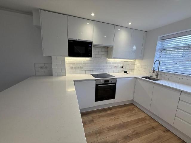 Cranleigh Close, Cheshunt EN7 2 bed terraced house to rent £2,150 pcm £496 pw