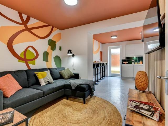 Cranmore Place, Bath BA2 6 bed house to rent £5,850 pcm £1,350 pw