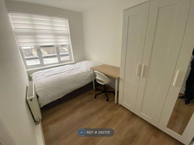 Cranmer Court, Kingston Upon Thames KT2, Room to rent, £850 pcm | PrimeLocation