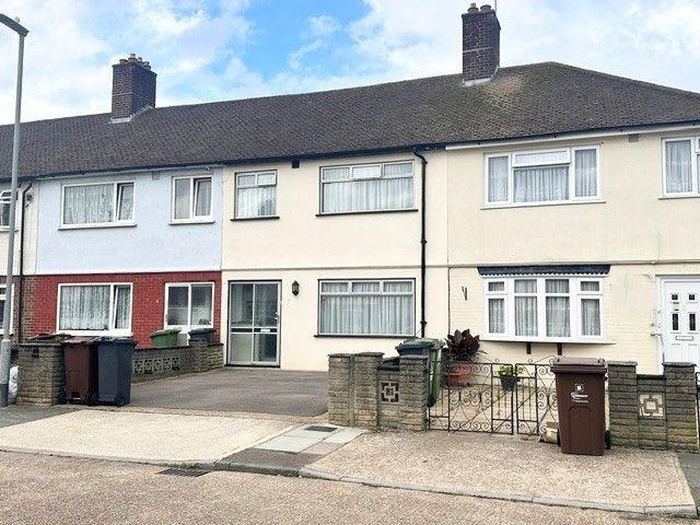 Cranmer Gardens, Dagenham RM10, 3 bed property to rent, £2,000 pcm | PrimeLocation