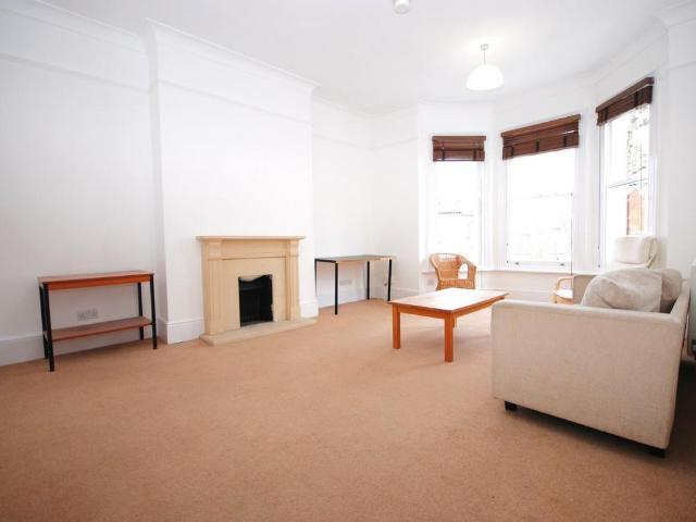 Cranworth Gardens, London SW9 3 bed apartment to rent £3,350 pcm £773 pw