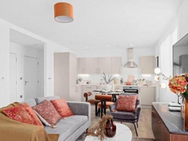 Cranton Avenue, Hayes, Studio Flat For