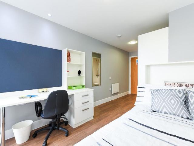 Crewe Street, Chester CH1, 1 bed flat to rent, £715 pcm | PrimeLocation