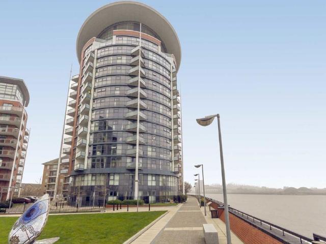 Crews Street, London E14 2 bed flat to rent £2,400 pcm £554 pw