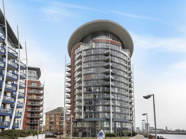 Crews Street, London E14 2 bed flat to rent £2,300 pcm £531 pw