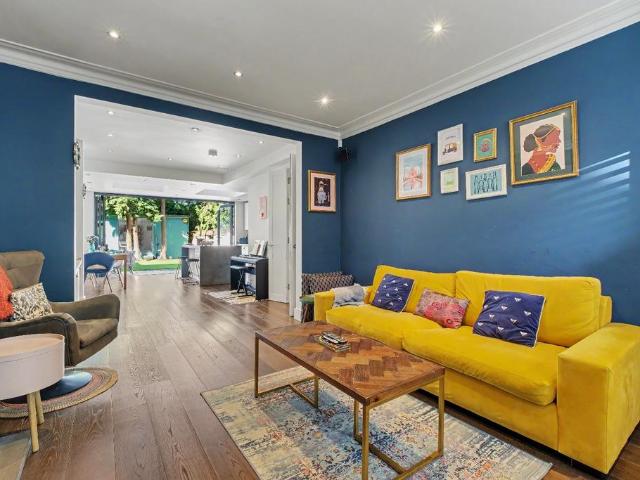 Crewys Road, Childs Hill, London NW2 4 bed terraced house to rent £4,450 pcm £1,027 pw