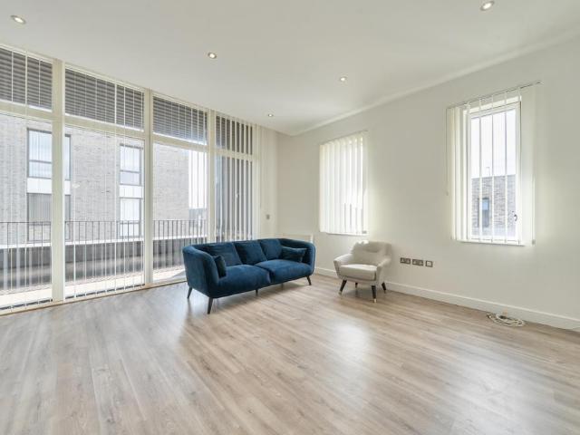 Creative Road Deptford SE8 3 bed apartment to rent £2,600 pcm £600 pw