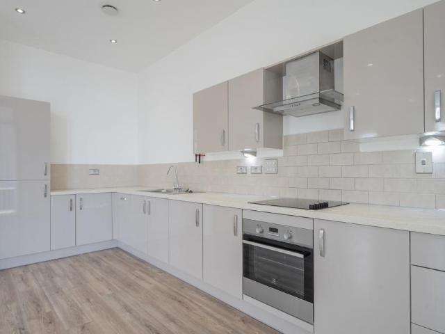 Creative Road Deptford SE8 3 bed apartment to rent £2,600 pcm £600 pw