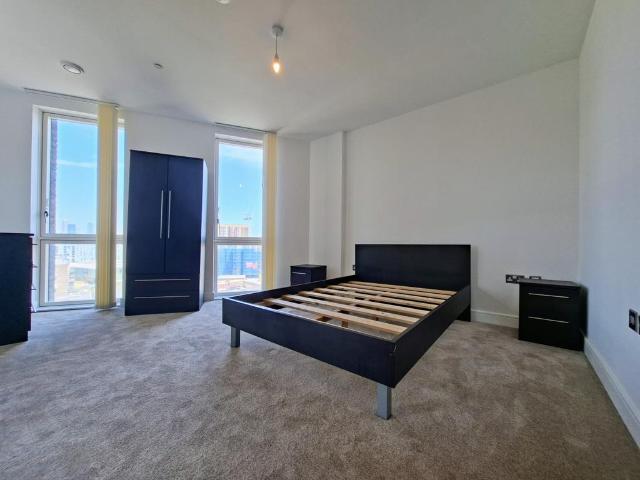 Creative Road Deptford SE8 3 bed apartment to rent £2,600 pcm £600 pw