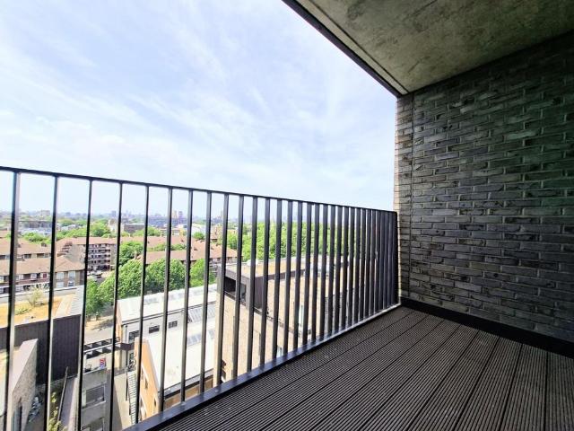 Creative Road Deptford SE8 3 bed apartment to rent £2,725 pcm £629 pw