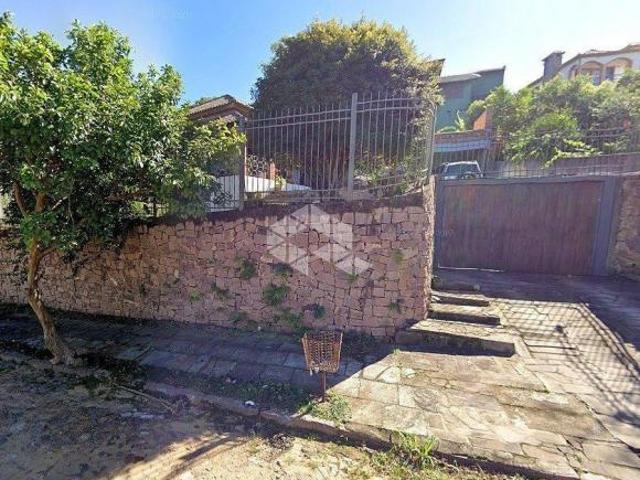 Crédito Real Floresta vende casa 4 dormitórios, 5 vagas de garagem no bairro Teresópolis em Porto Al