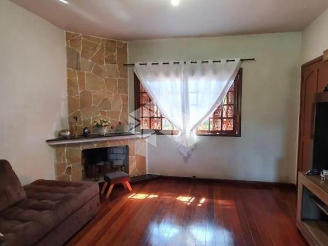 Crédito Real Vende! Casa de 4 Dormitórios, suite e 2 vagas de garagem