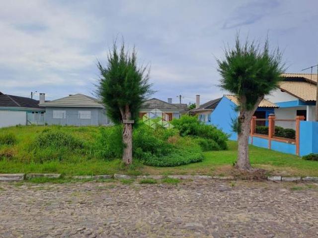 Crédito Real vende excelente terreno na área central da praia de Atlantida Sul, em ótima localização