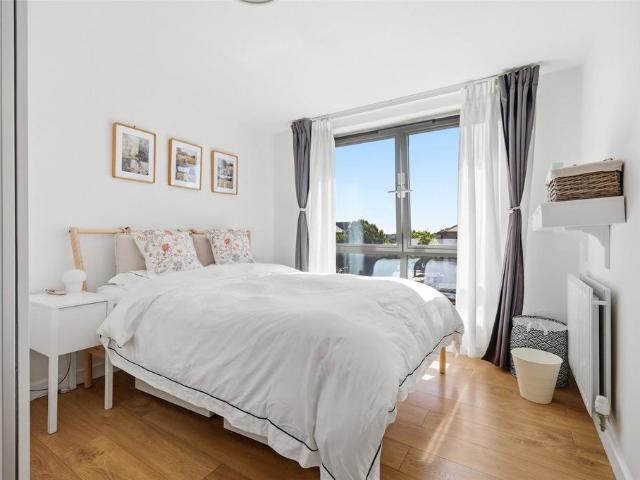 Crediton Road, London E16 2 bed apartment to rent £2,200 pcm £508 pw